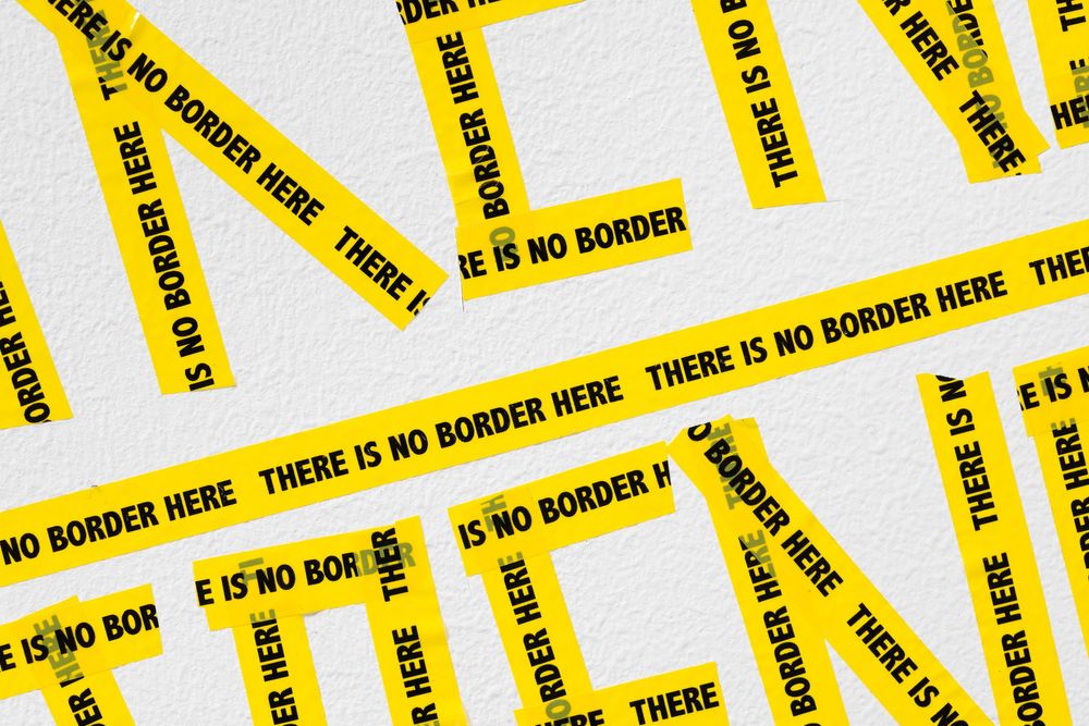 Nitja presents Shilpa Gupta's "Untitled (There is no border here)