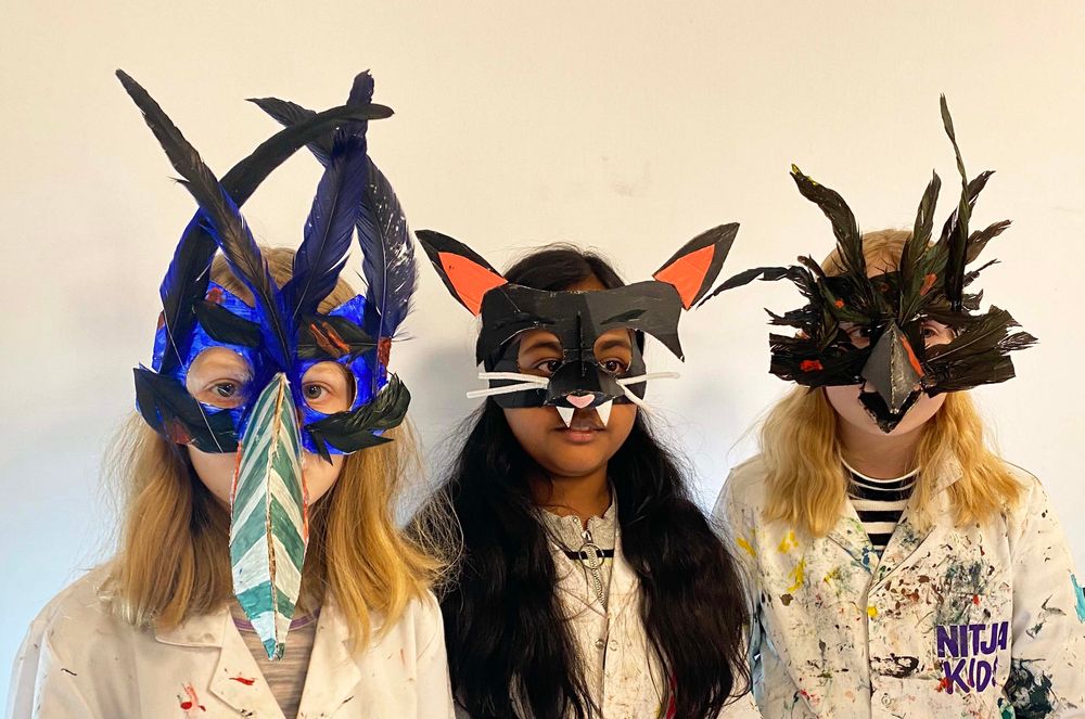 Kle deg i pappskulpturer!